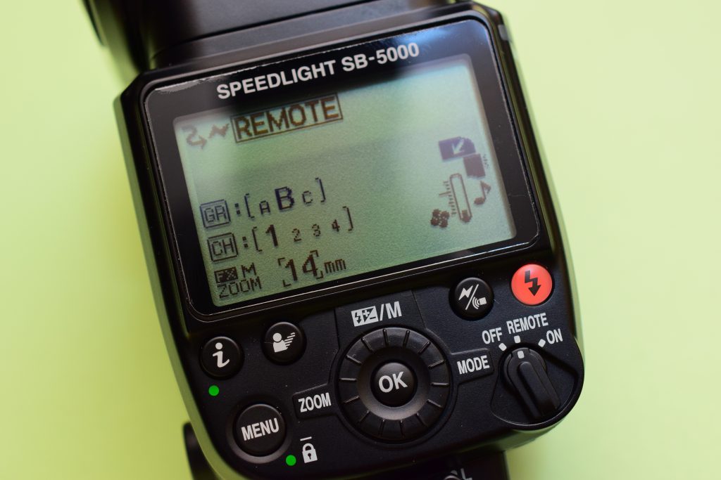 SB-5000でリモートフラッシュ撮影を試してみる - まず分解。