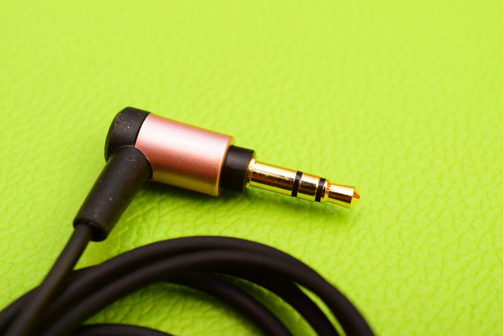 JVC HA-FW02 WOOD インナーイヤーヘッドホンを買ってみた。 - まず分解。