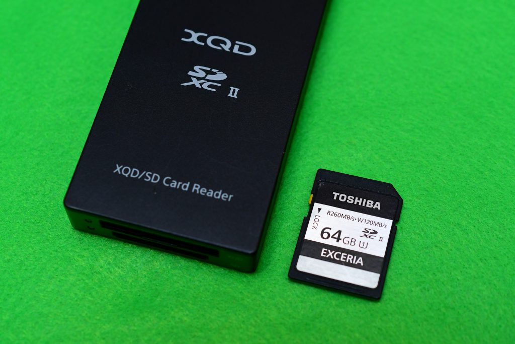 格安XQDカードリーダーを試す。 - まず分解。